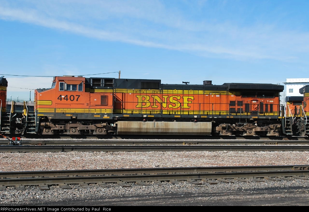 BNSF 4407